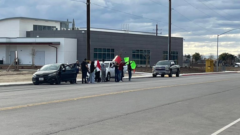 Arvin High School students stage walkout during school to protest ...