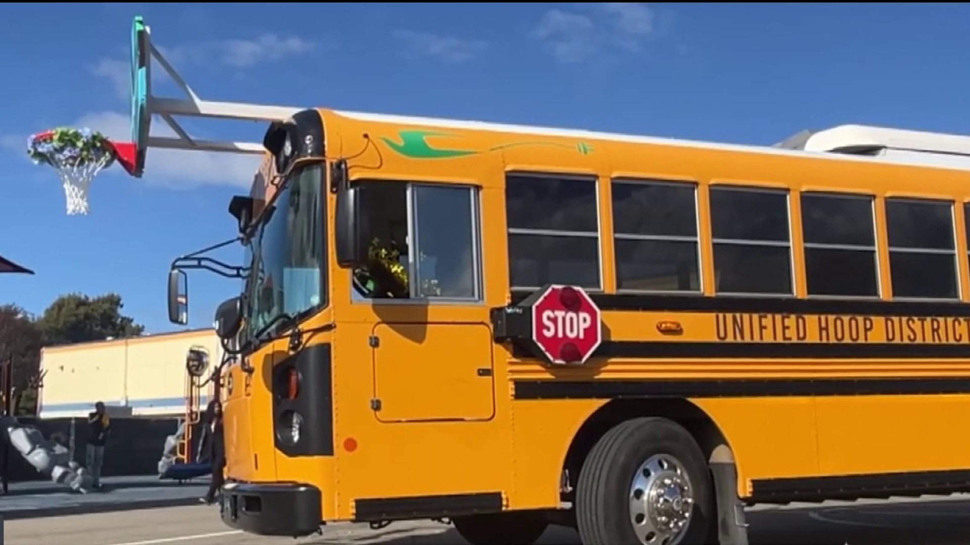 Hoop Bus makes debut in Oakland, seeks to spread basketball across Bay Area