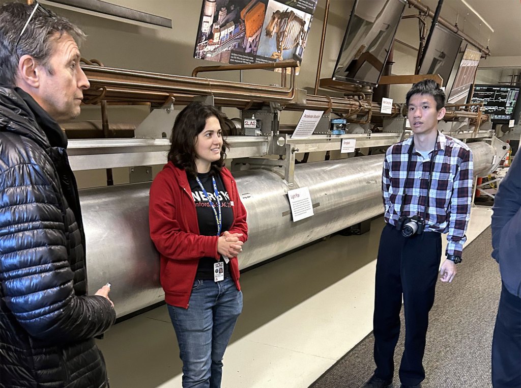 Guided tours of Stanford's SLAC accelerator offer visitors a light ...