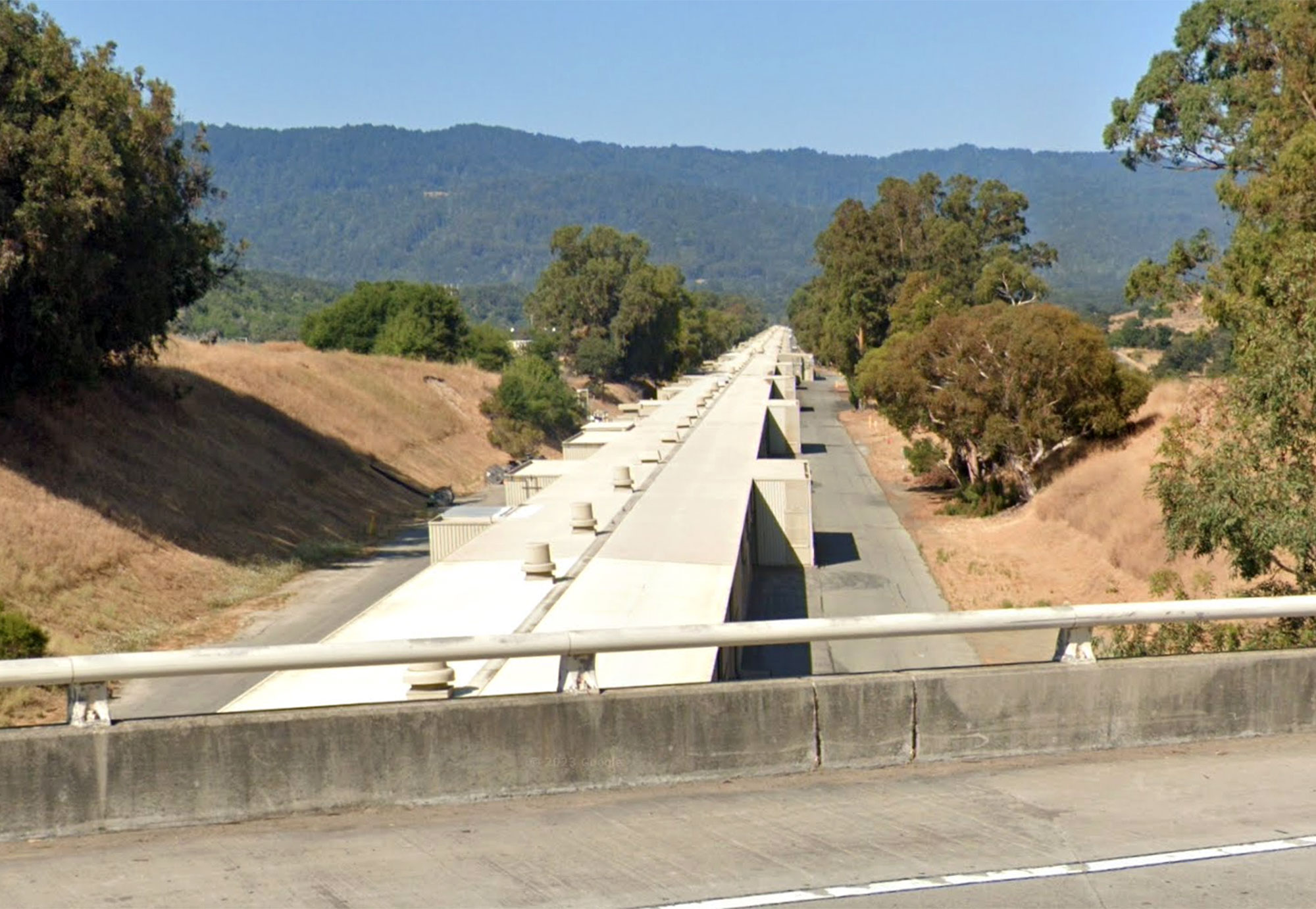 Guided tours of Stanford's SLAC accelerator offer visitors a light ...