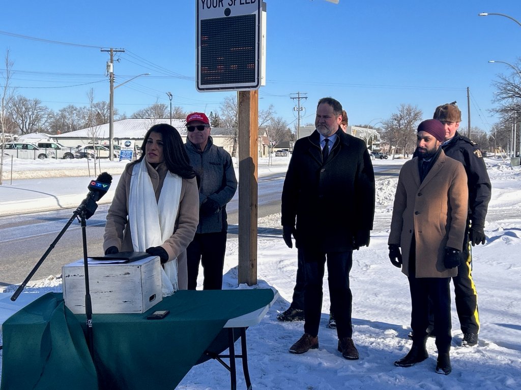 Speed display signs to reach more Manitoba communities, MPI says