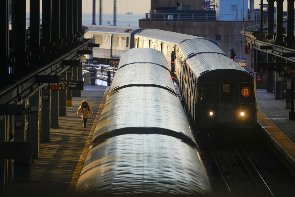 Kids in New York keep dying while 'subway surfing' on top of trains ...