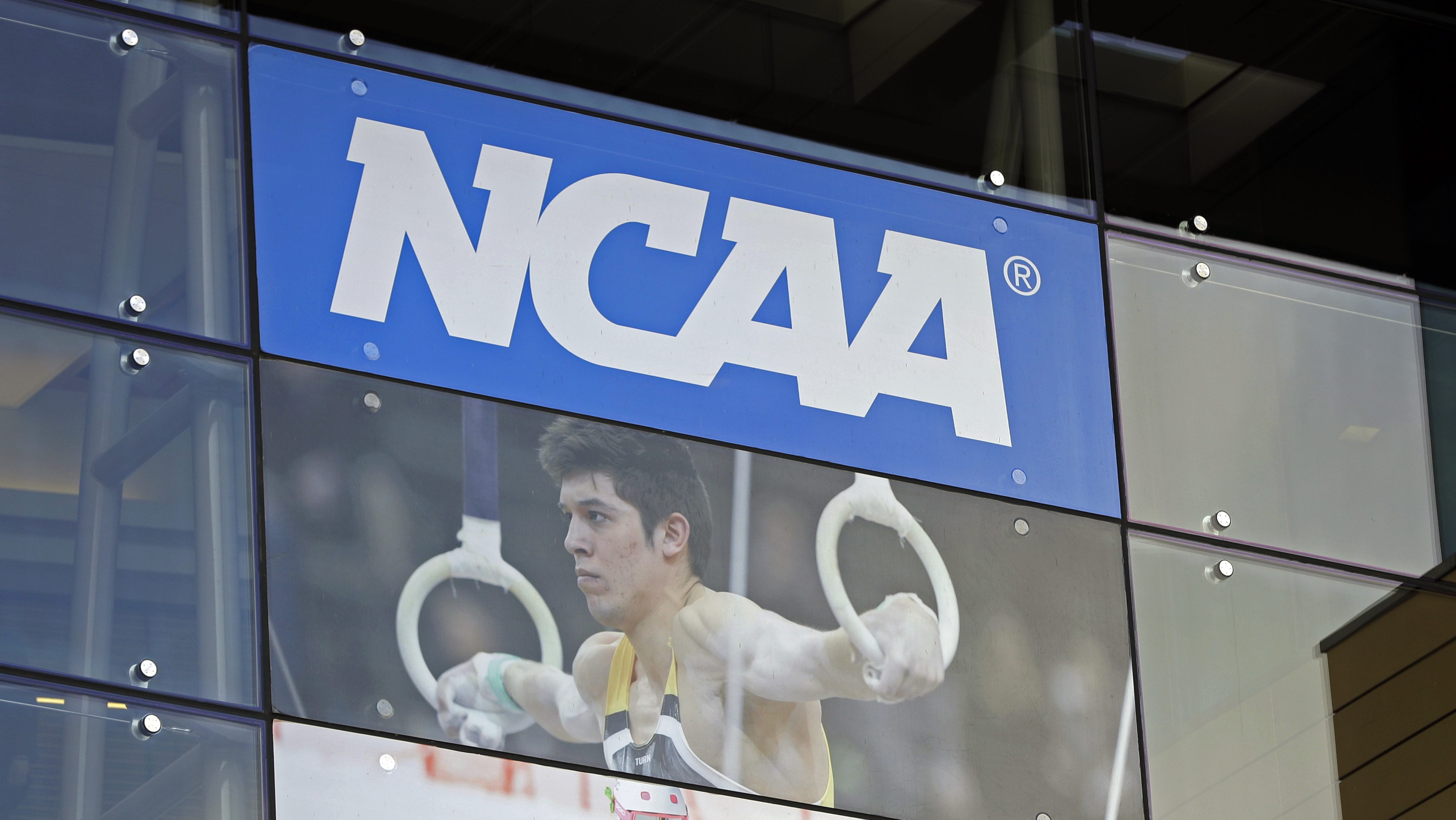 NCAA prohibirá participación de mujeres trans en competencias femeninas