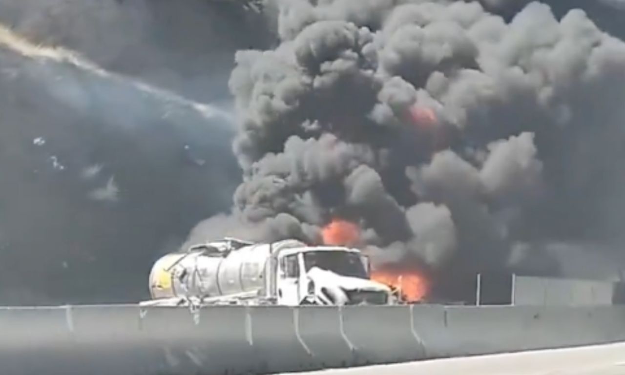 Pipa explota tras chocar en la México-Querétaro, no hay paso a CDMX: VIDEO