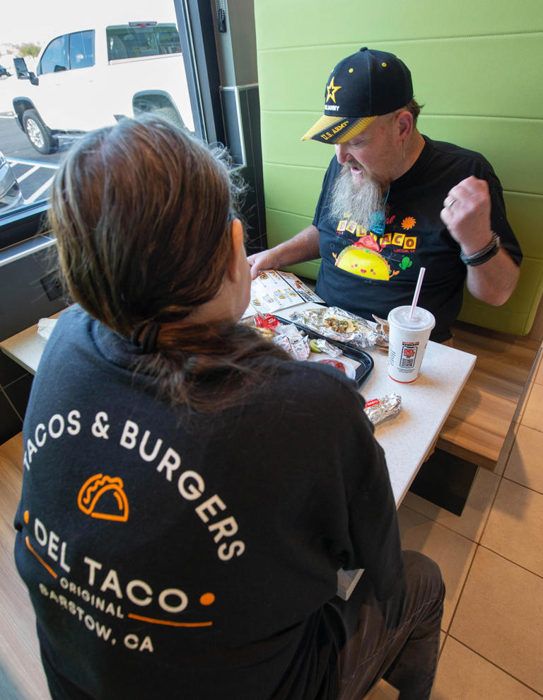 Pensacola Del Taco, Navarre's Happy Joe's close abruptly