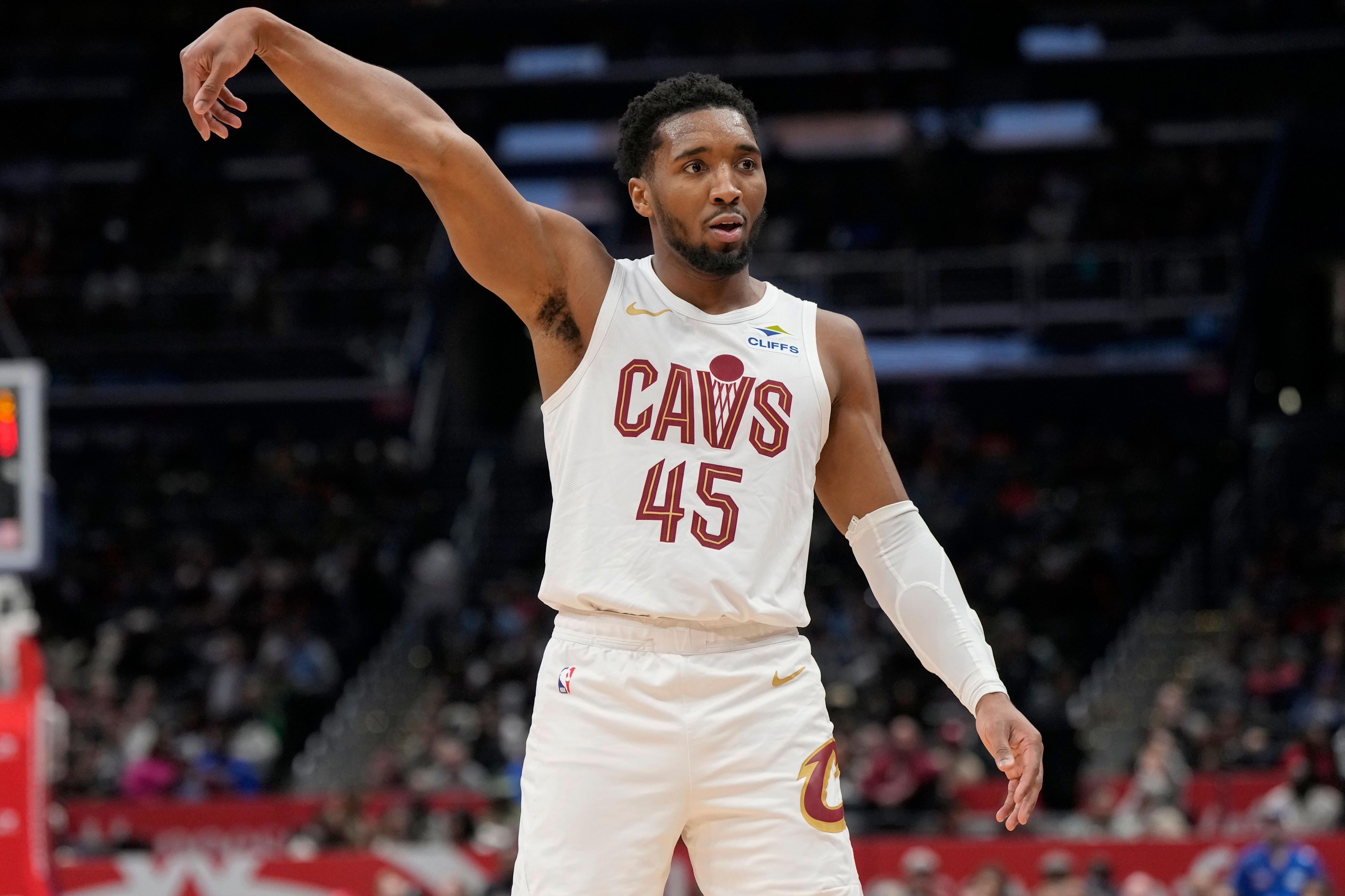 Donovan Mitchell, Cleveland Cavaliers pull away in 4th quarter to beat ...