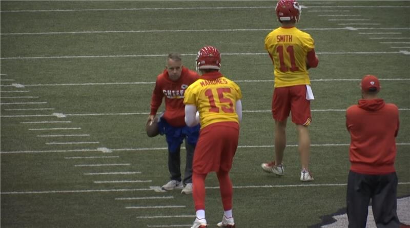 ‘He taught me so much about being a pro’: Mahomes reflects on rookie ...
