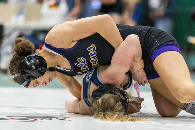 Vikings girls’ wrestling conquers 4A District 1 Tournament
