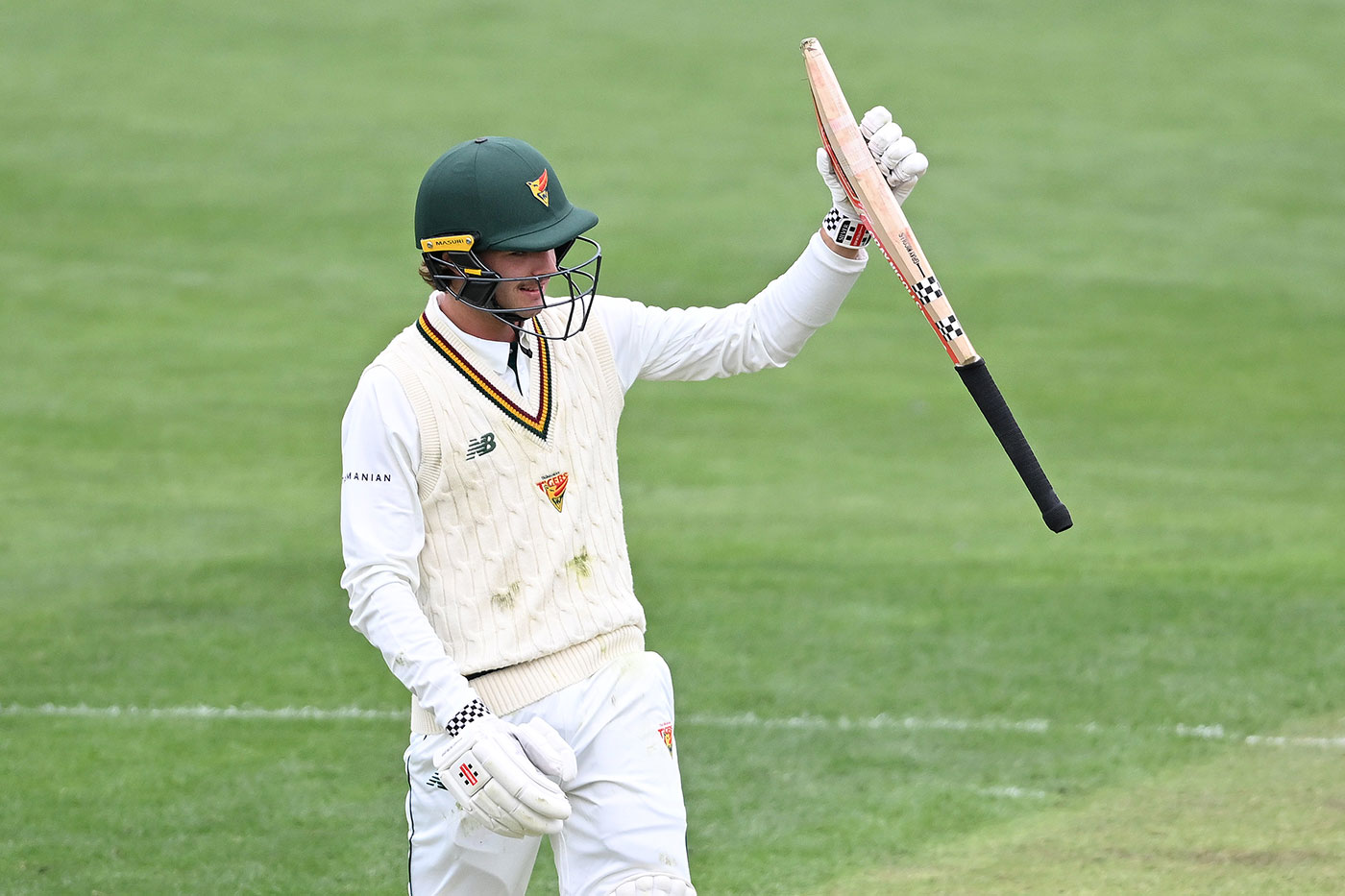 Debutant O'Connor lifts Tasmania but Victoria take early honours