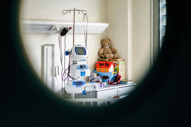 NYT Strands hints, answers for February 1