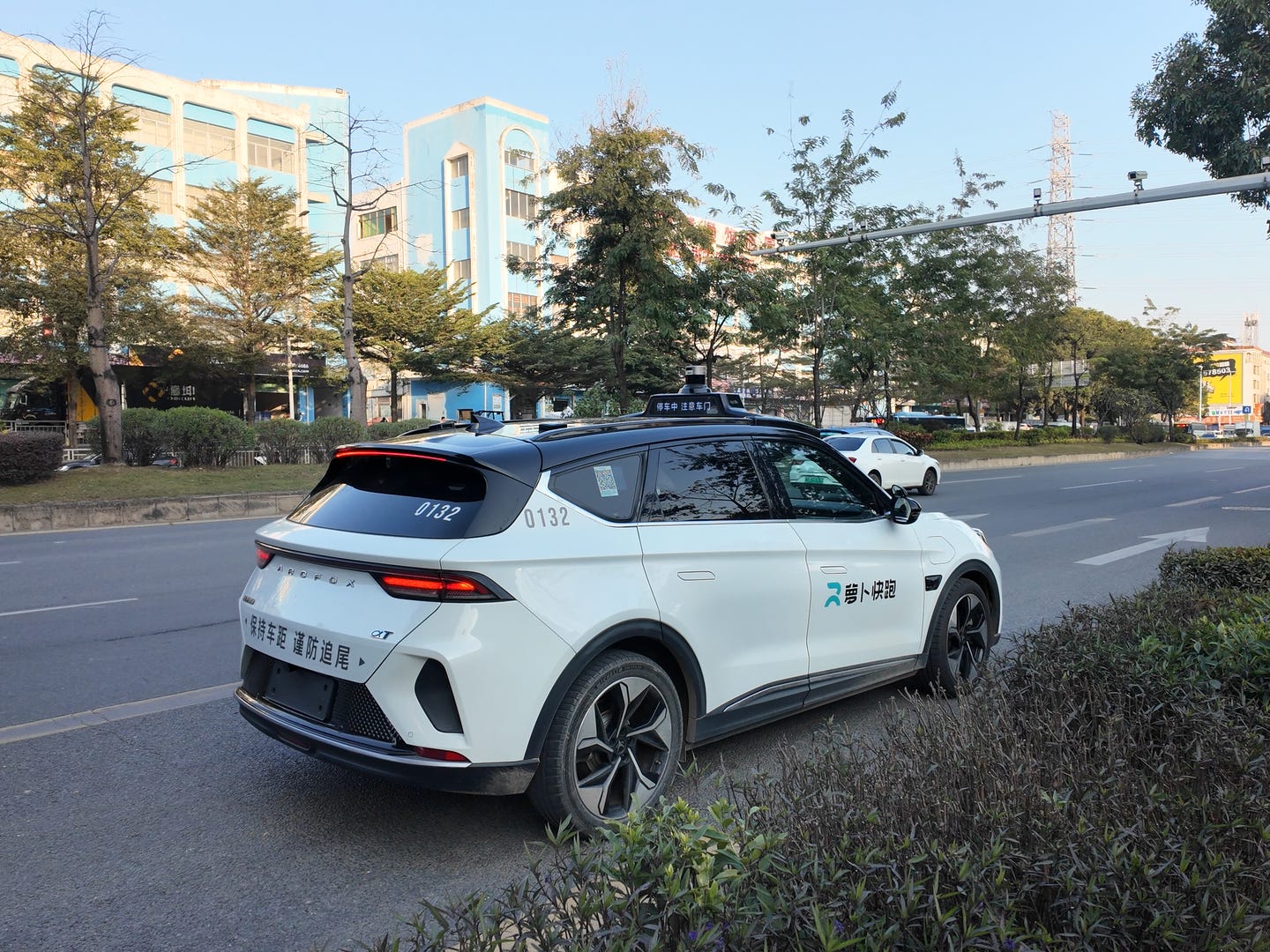 China's Apollo Go robotaxi had a near miss with another vehicle ...