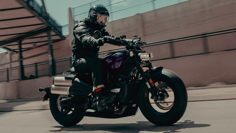 10 Power Cruisers That Blend Comfort, Muscle, And Miles