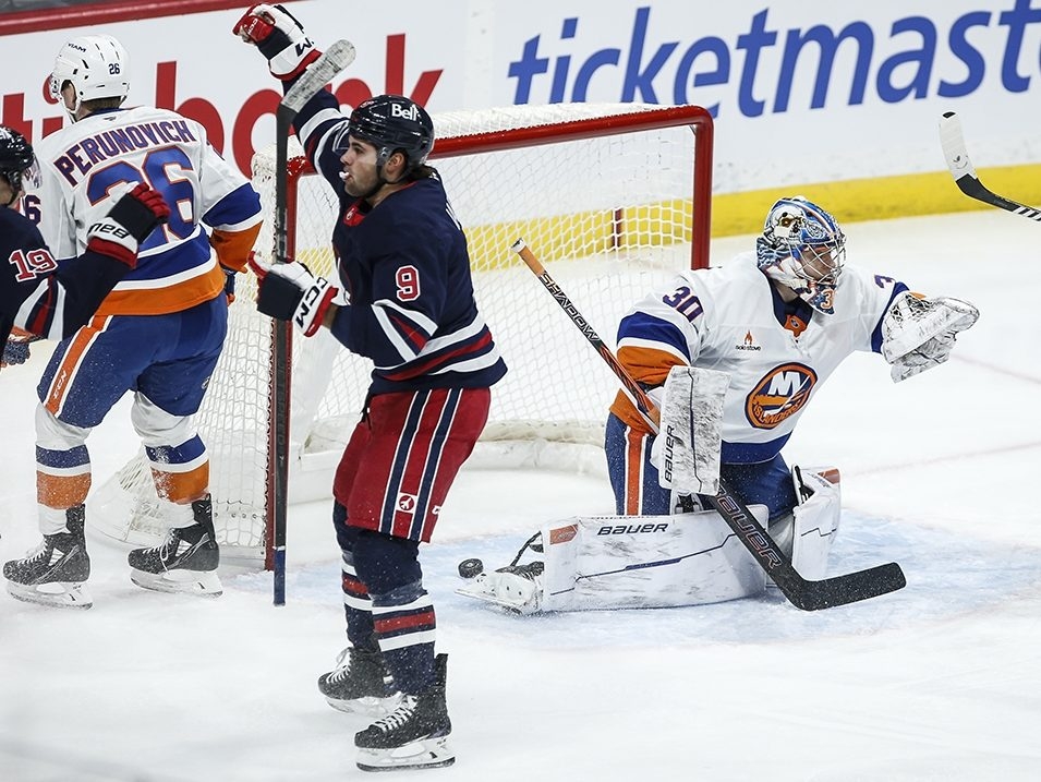 Jets hit break on eight-game roll with win over Isles