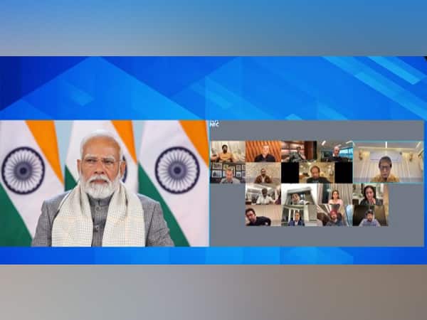 WAVES Summit: PM Modi interacts with Bollywood stars Amitabh Bachchan ...