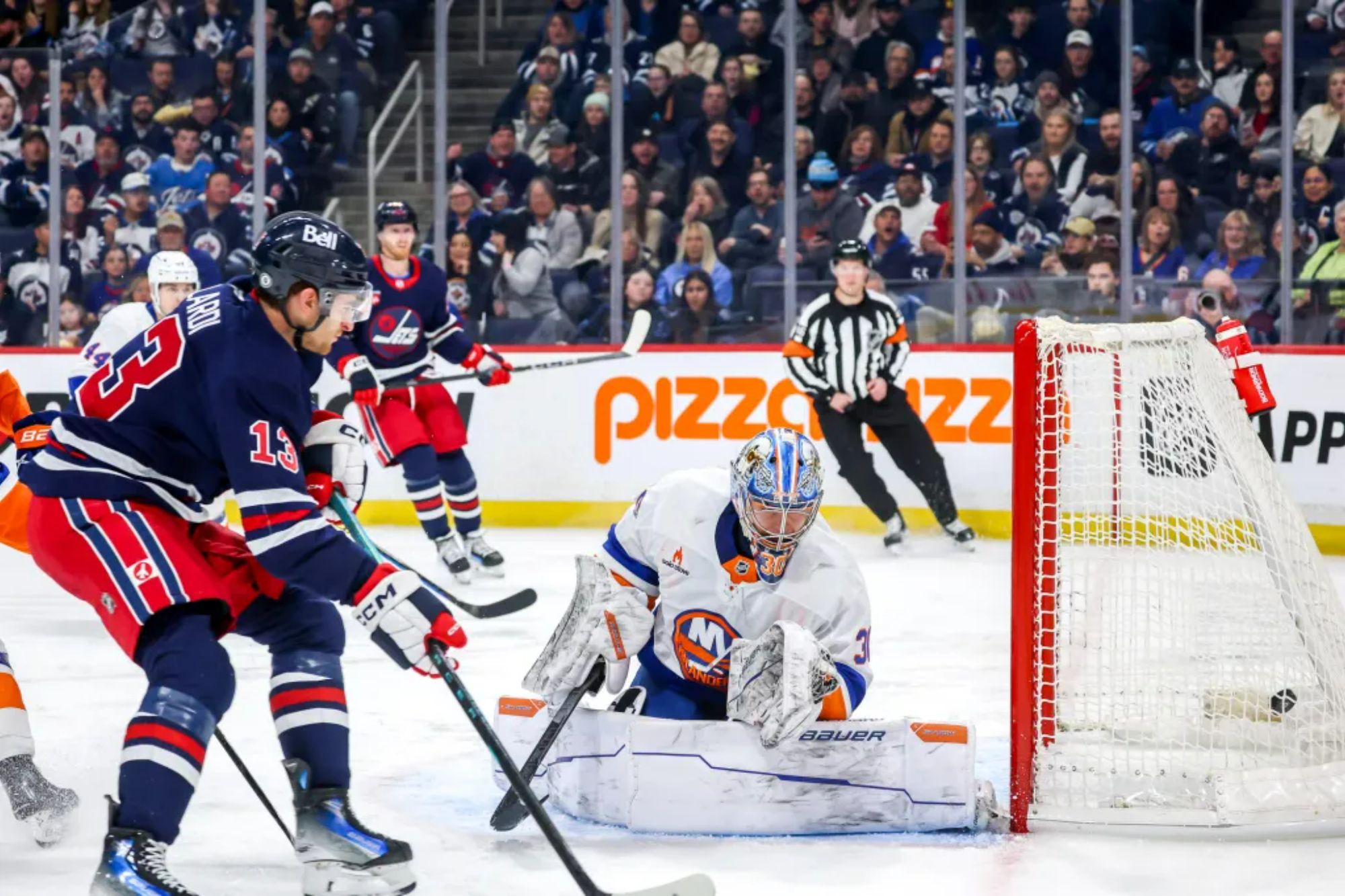 Islanders fail to keep up with Western Conference-leading Jets in tough ...
