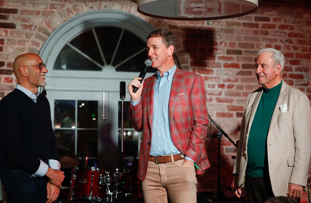 Eli Manning, brother Cooper perform at Rao’s Super Bowl pop-up