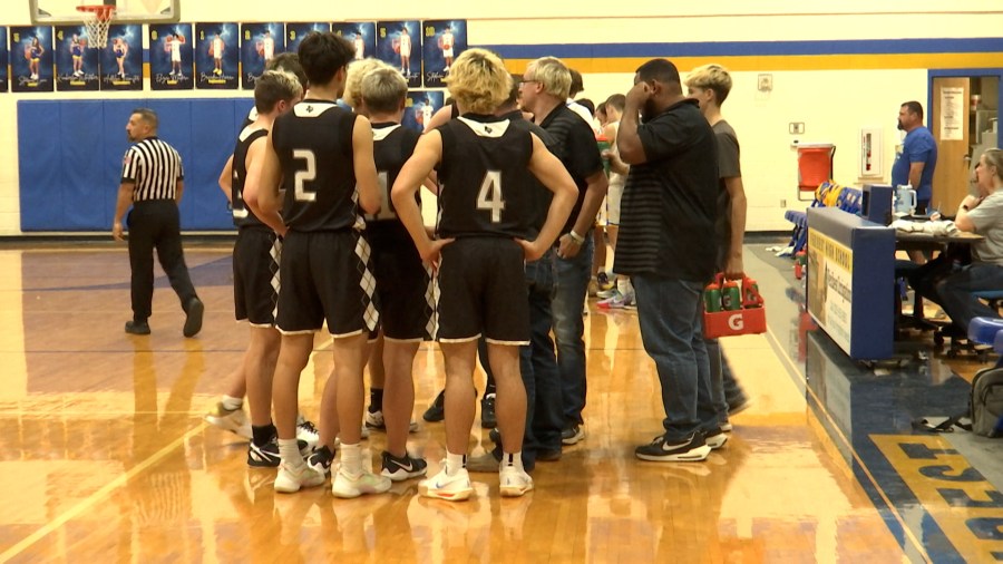 HIGHLIGHTS: Water Valley boys secure playoff spot after beating Veribest