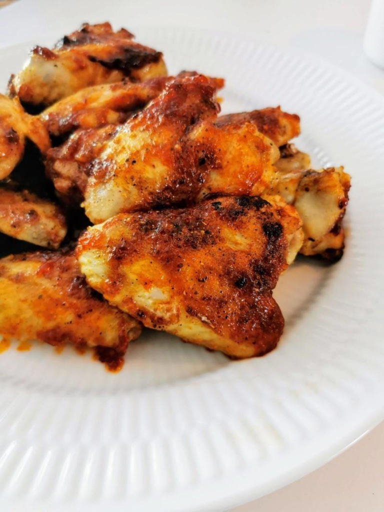 Denne opskrift på amerikanske kyllingevinger er blevet verdenskendt: Se ...