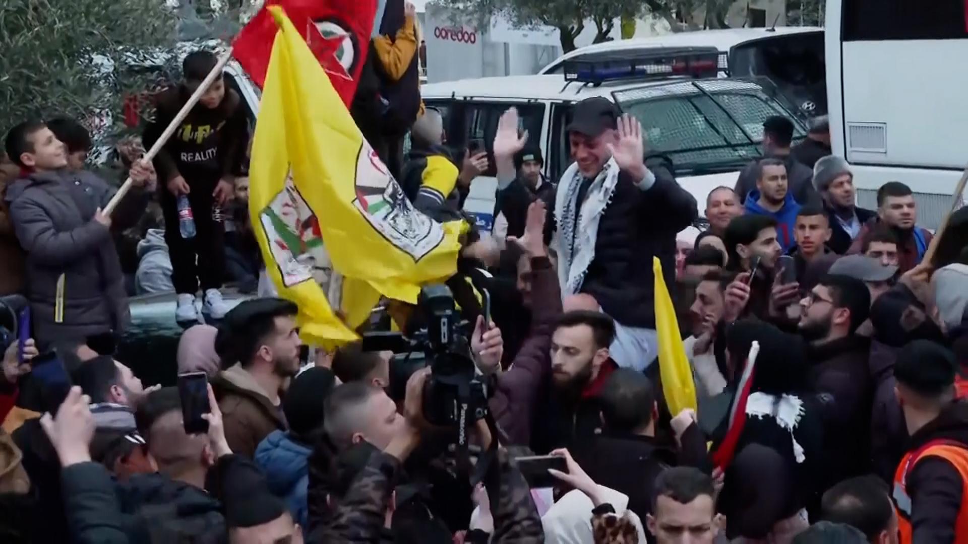 Released Palestinian prisoners hug friends and family as they arrive in ...