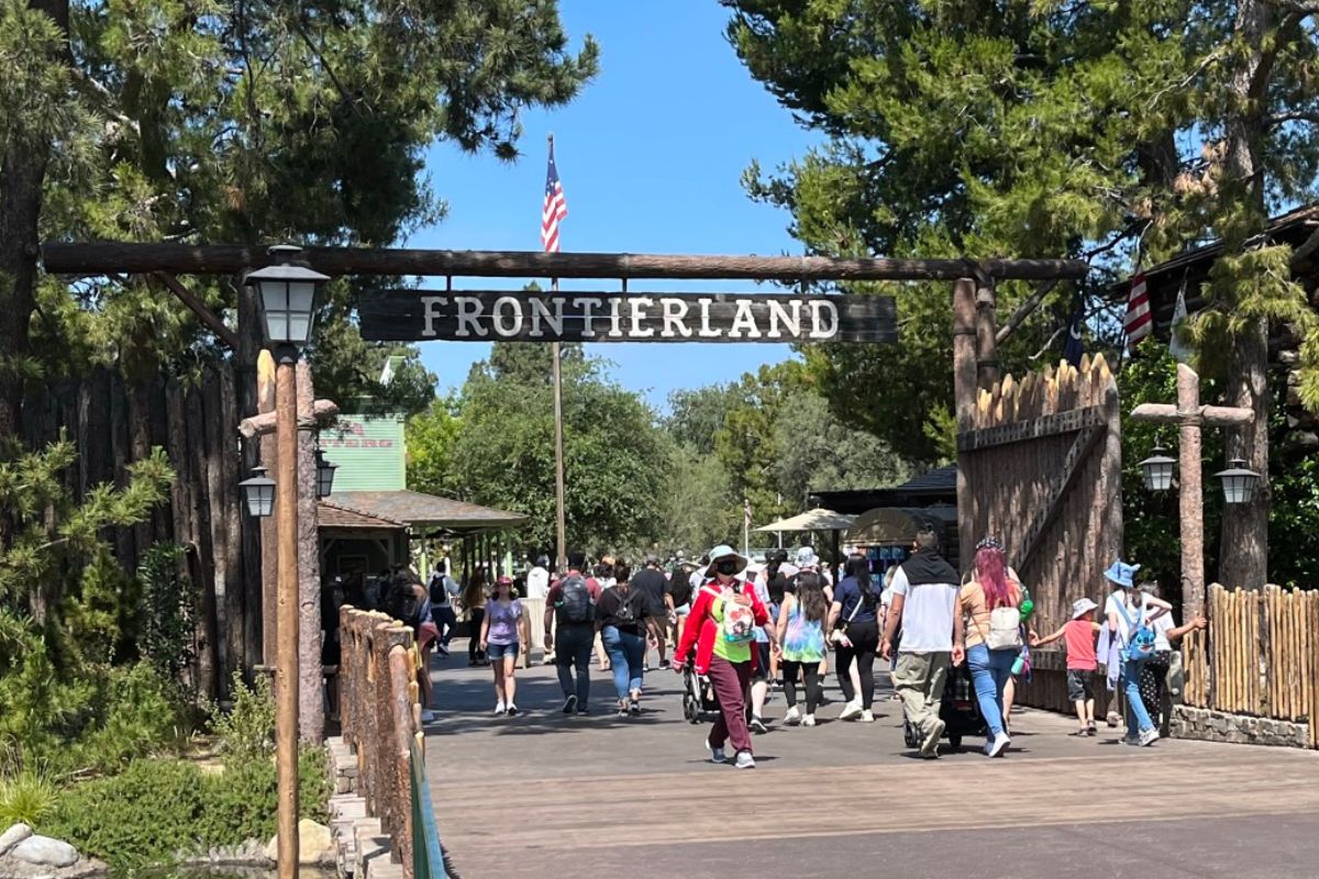 14 Rookie Mistakes People Make At Disney Parks