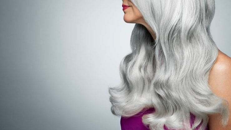 Balayage invertido: la mejor técnica para disimular las canas con estilo