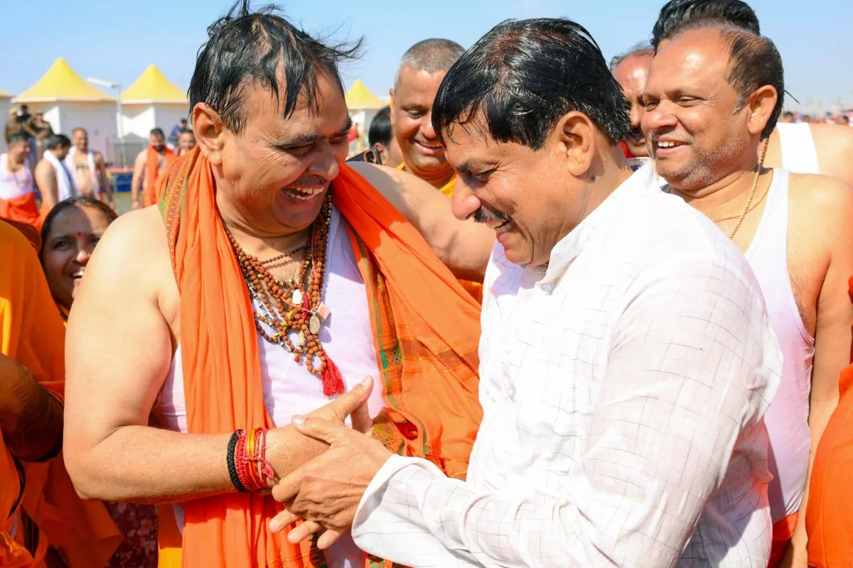 MP, Rajasthan CMs take holy dip at Sangam, holds Cabinet meeting at ...