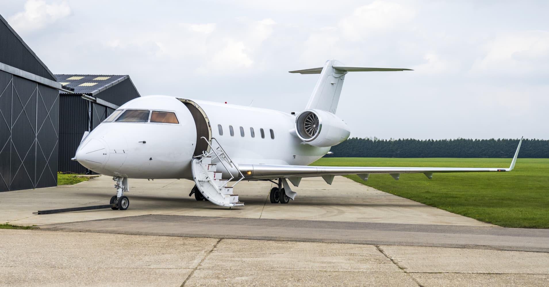 His company operates over 500 private jet flights a day: This is the No ...