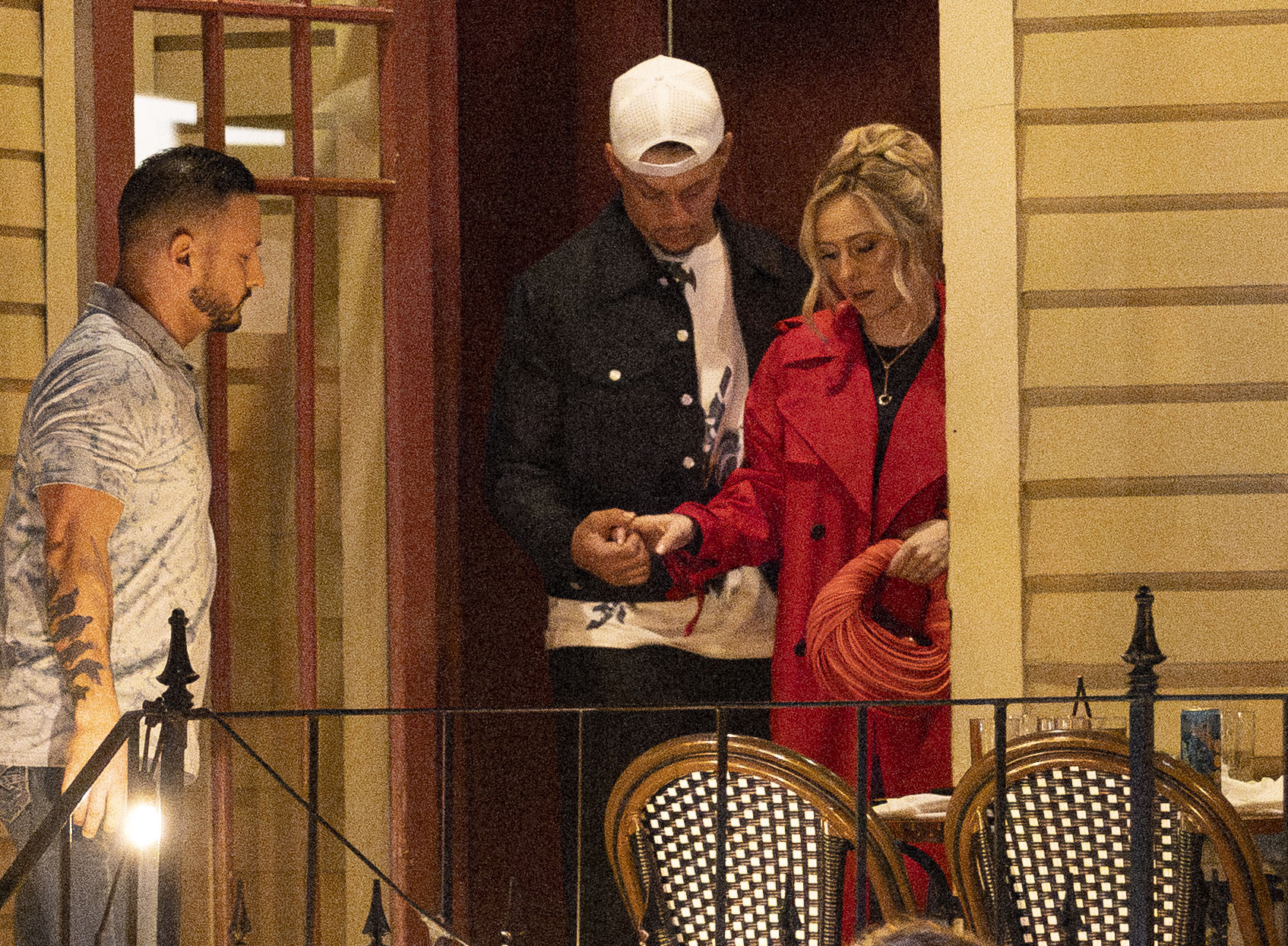 Taylor Swift dons little black dress for double date with Travis Kelce ...