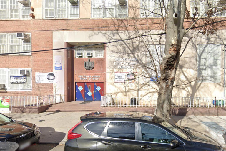 NYC educators accused of sending inappropriate messages to kids still ...