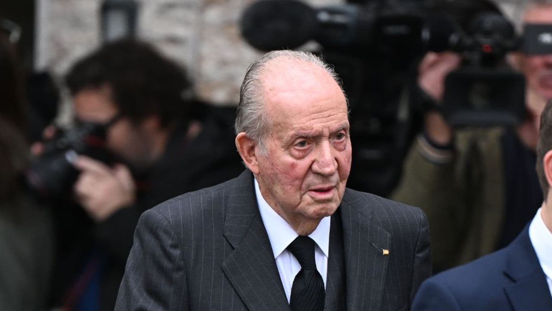 El rey Juan Carlos asiste en Lisboa al funeral de su amigo el Aga Khan VI