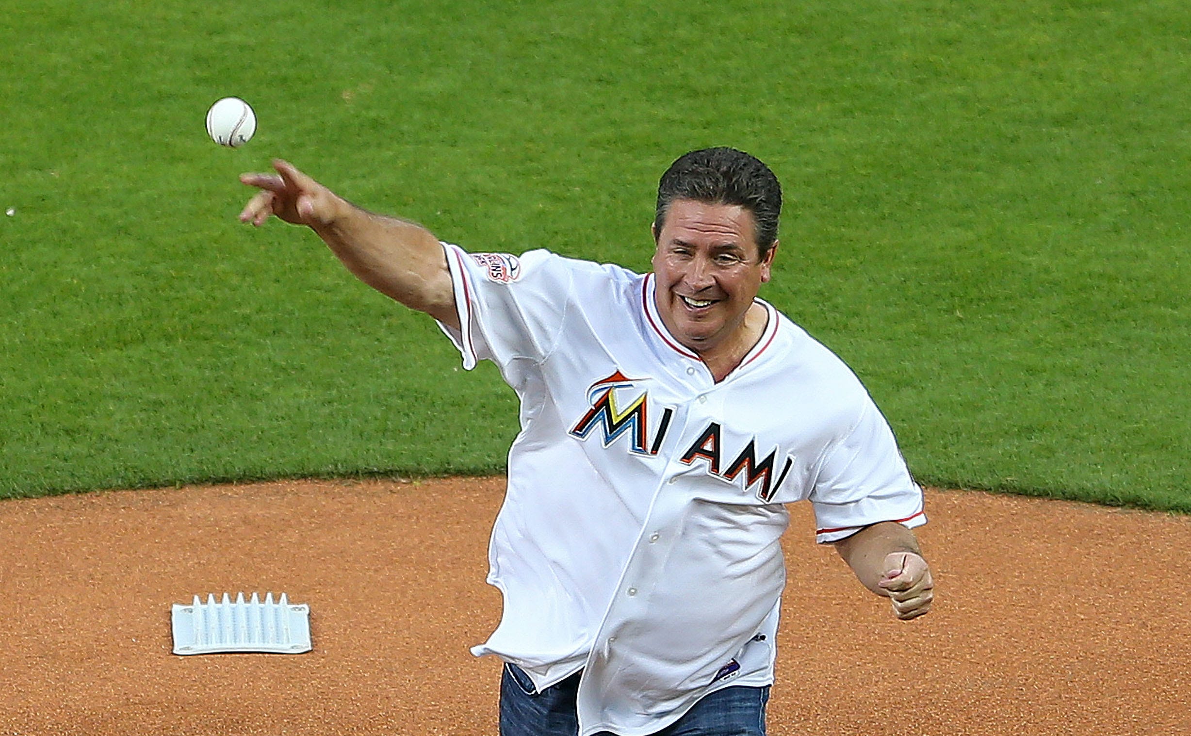 Dolphins legend to throw first pitch at Marlins' Opening Day