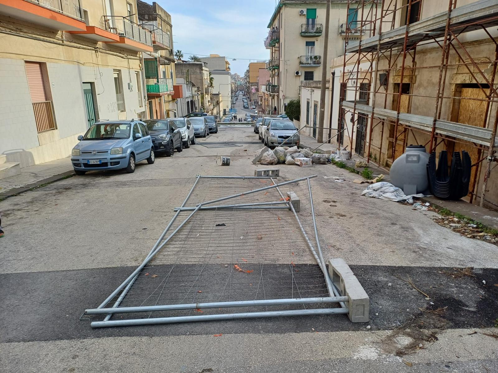 Sassaiola e danni ai mezzi, il violento “antipasto” del match di ...