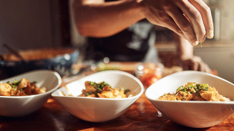 5 Airline Meals We'd Eat On The Ground