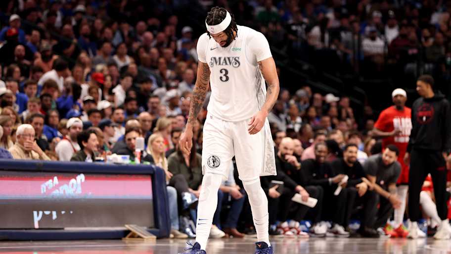Anthony Davis clears the air on scary injury from dominant Mavericks debut