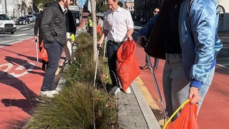 The time is right for Amazon to ship a dual-screen Kindle