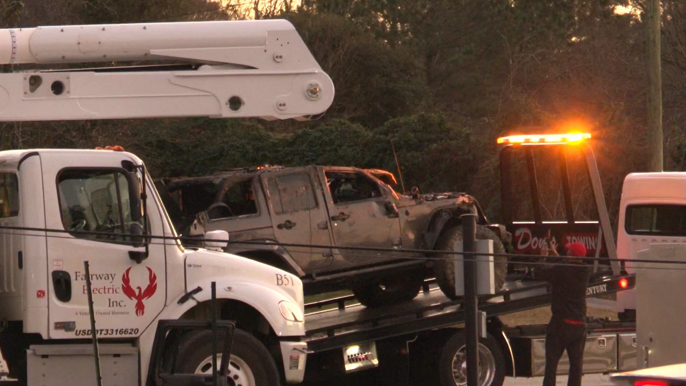 Car crashes into pole, leaves over 400 people without power in Augusta