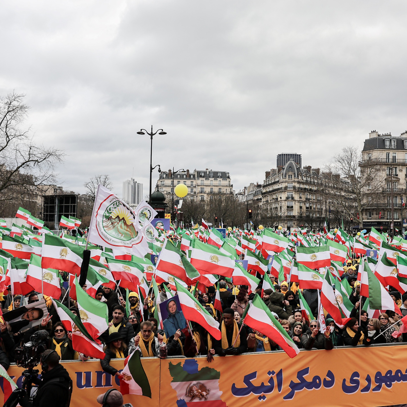 Massendemo in Paris gegen iranisches Regime Massendemo in Paris gegen iranisches Regime