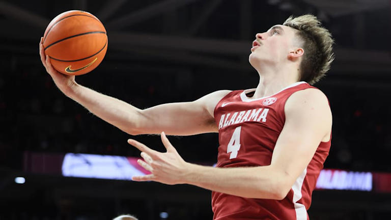 No. 3 Alabama Survives at Arkansas, Moves into First Place in SEC