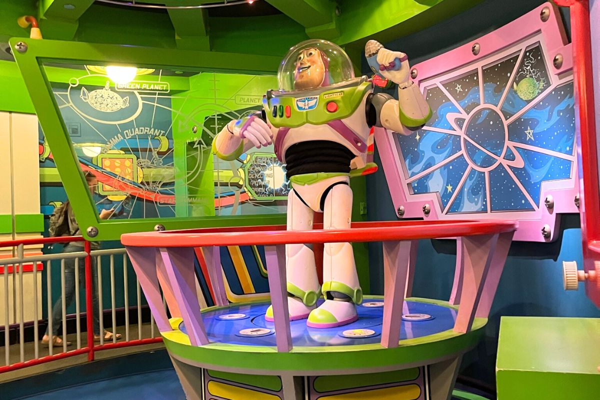 6 Interactive Disney World Rides