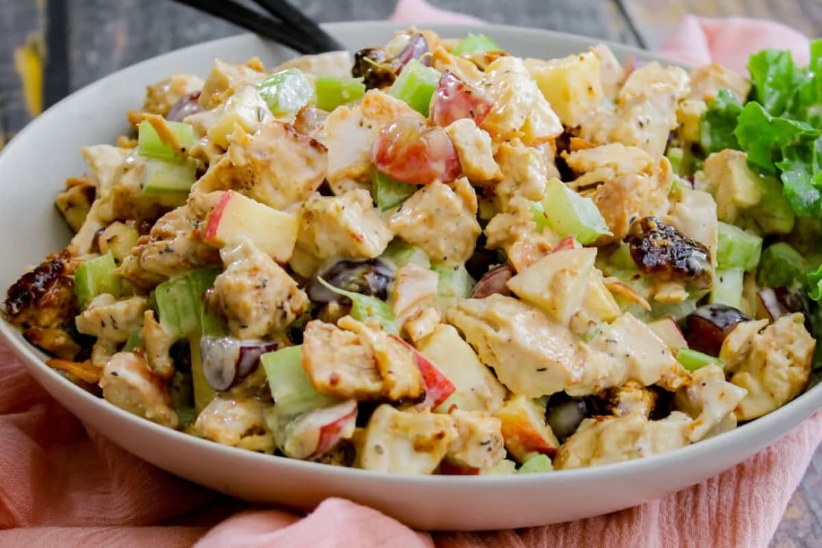 25 lunch salads that keep you full past 2 p.m.