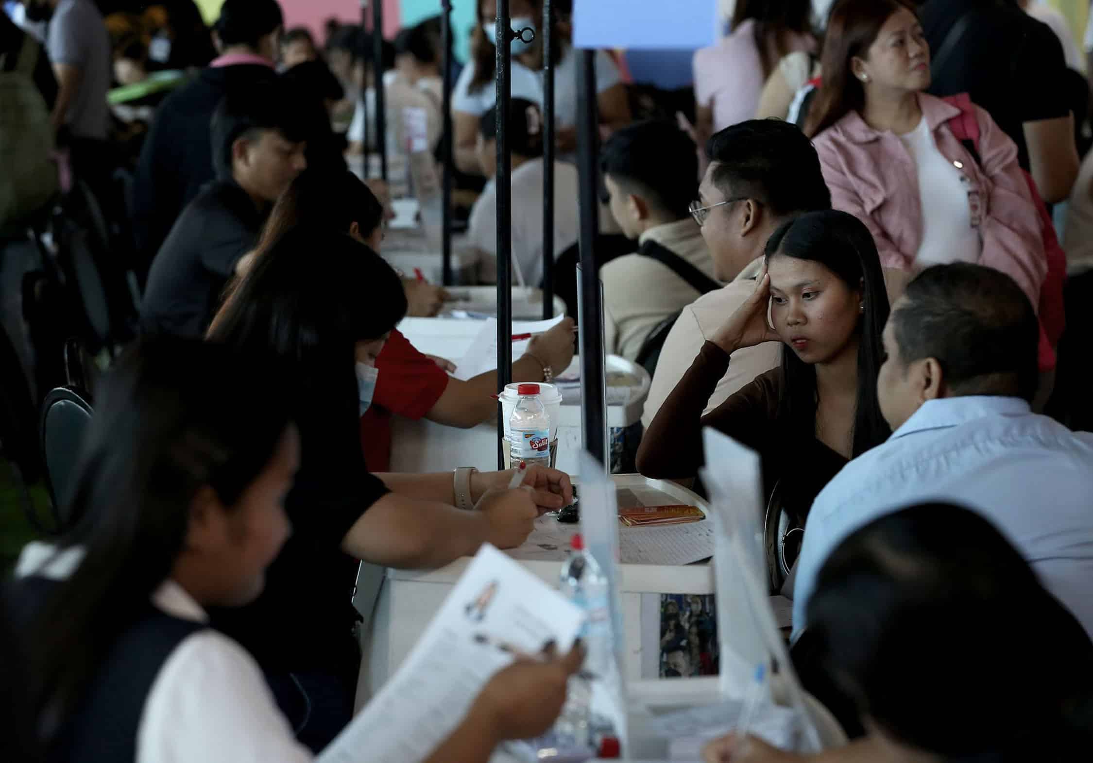 SWS: Fewer Filipinos feel better life quality