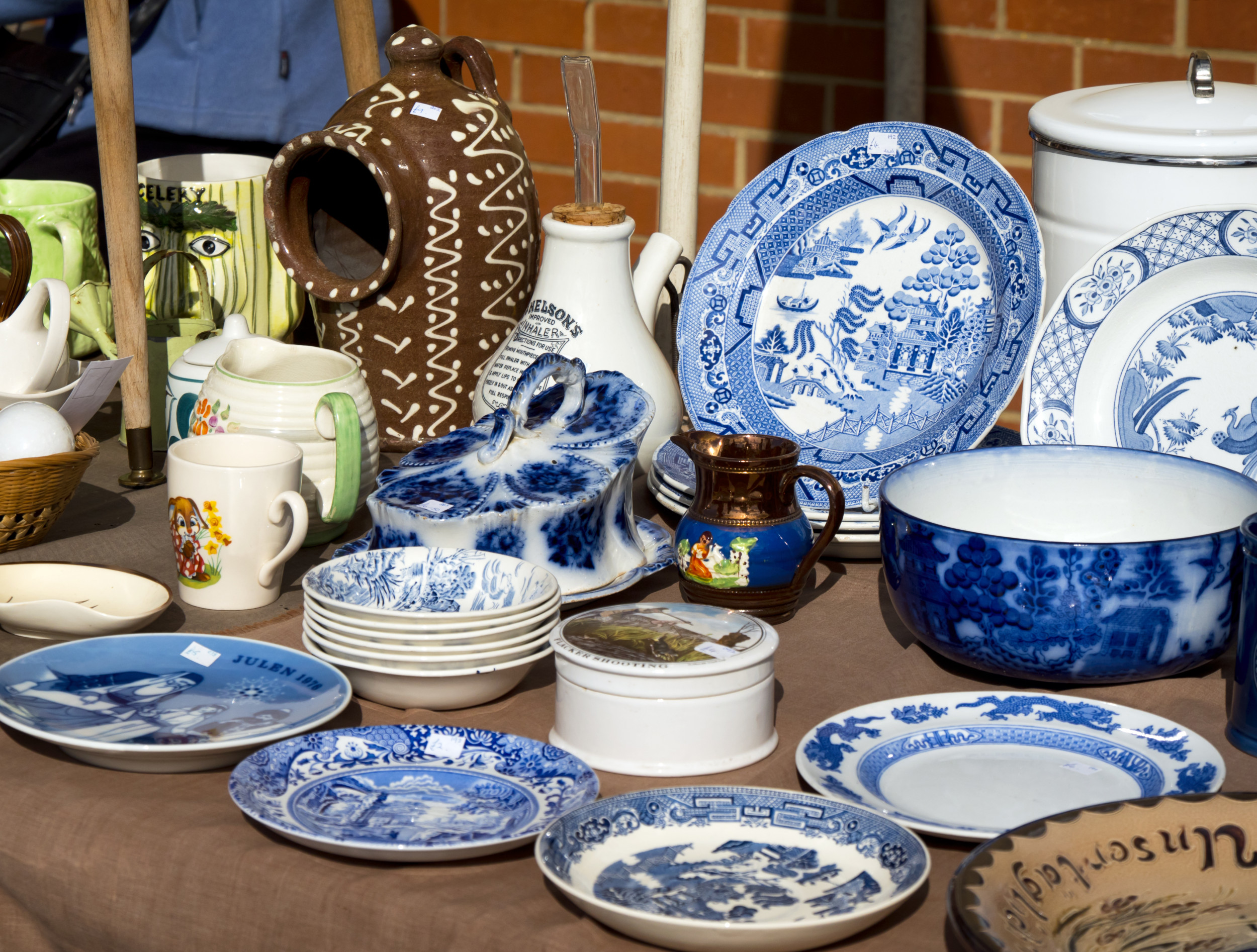 Experts Reveal 6 Tell-Tale Signs Your Porcelain Plates Are Worth Something