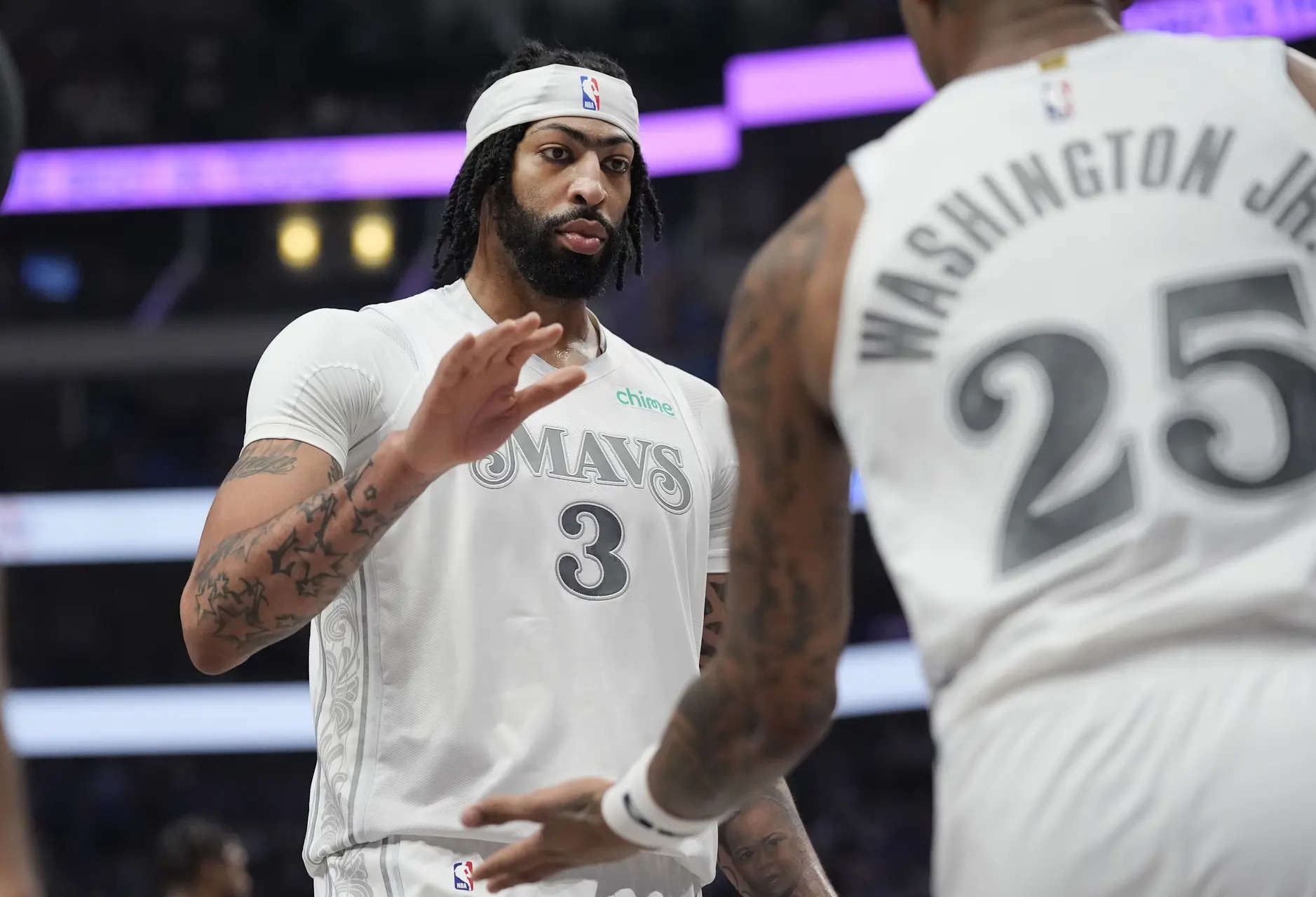 Anthony Davis dominates in historic Dallas Mavericks debut against the ...