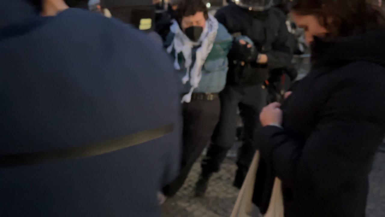 Germany: Berlin Police Shut Down Pro-Palestinian Rally - 59343724