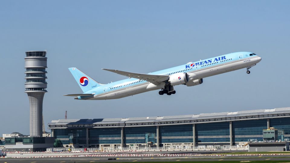 Asian airline named world’s best for 2025 named by AirlineRatings