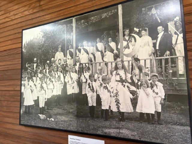 Who were the Koreshans and where did they go?