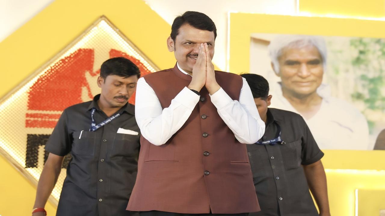 Fadnavis announces Rs 10-crore discretionary aid for Baba Amte`s ...