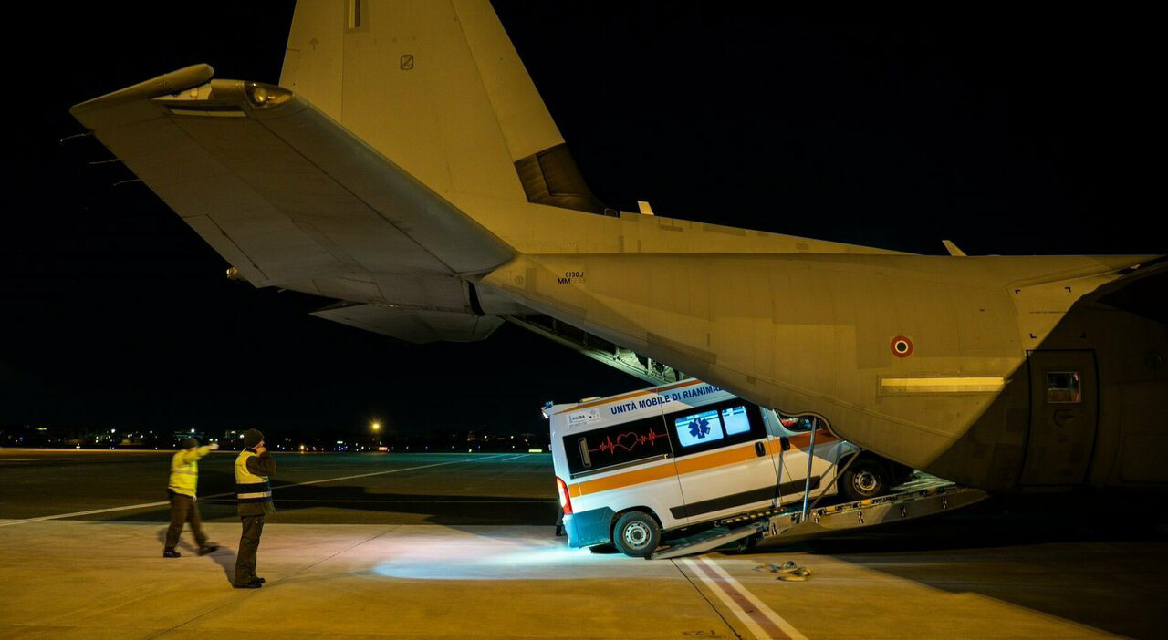 Neonato in pericolo di vita, volo d'urgenza da Bari a Roma: ambulanza e ... Neonato in pericolo di vita, volo d'urgenza da Bari a Roma: ambulanza e ...