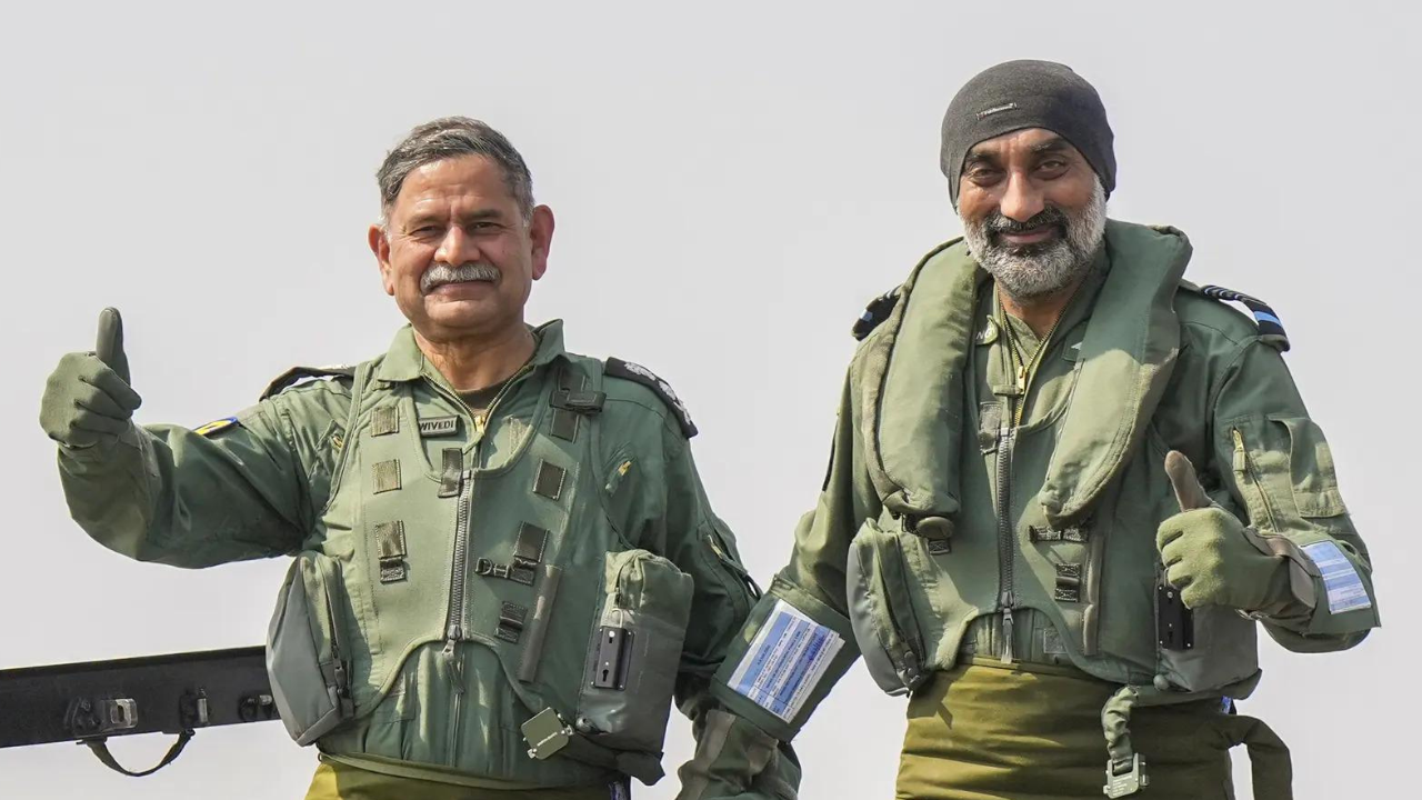 Watch: In a first, IAF, Army chiefs take sortie together in LCA Tejas ...