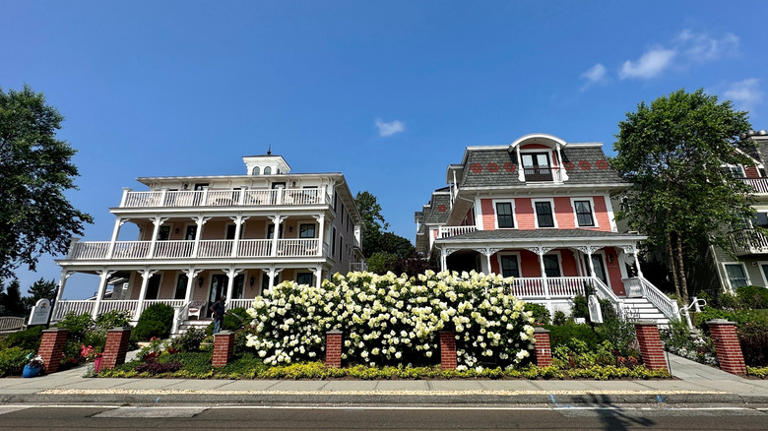 An Under-The-Radar Connecticut Beach Town Is Beloved For Scenic Views ...